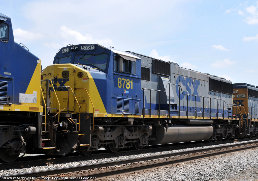 CSXT 8781
